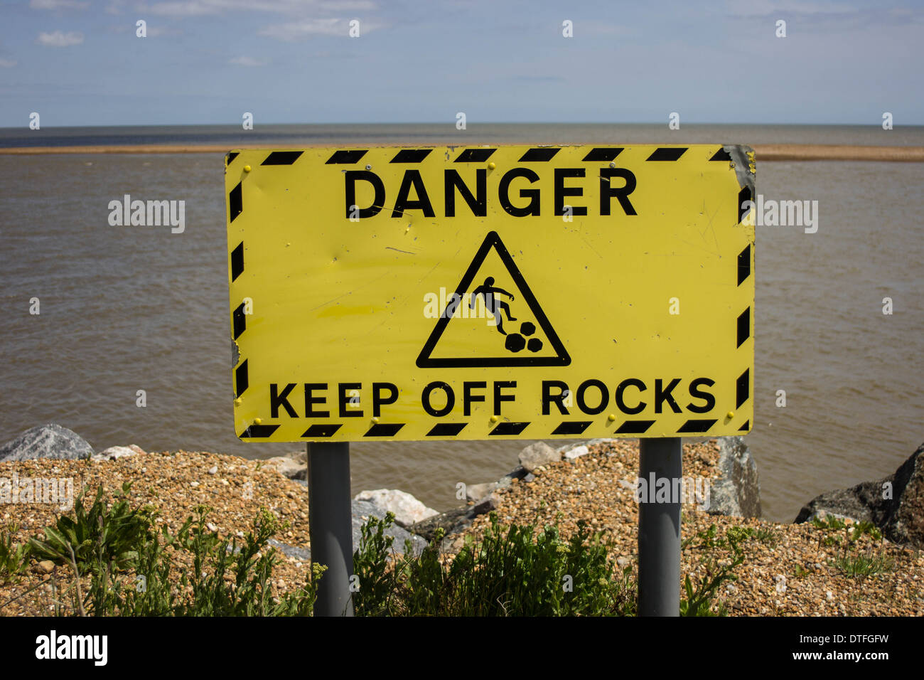 Keep off rocks warning sign hi-res stock photography and images - Alamy