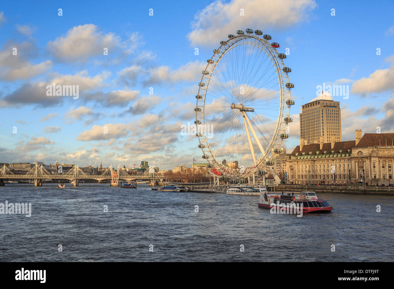 London Eye from Westminster Bridge across the Thames. Tour boat in ...