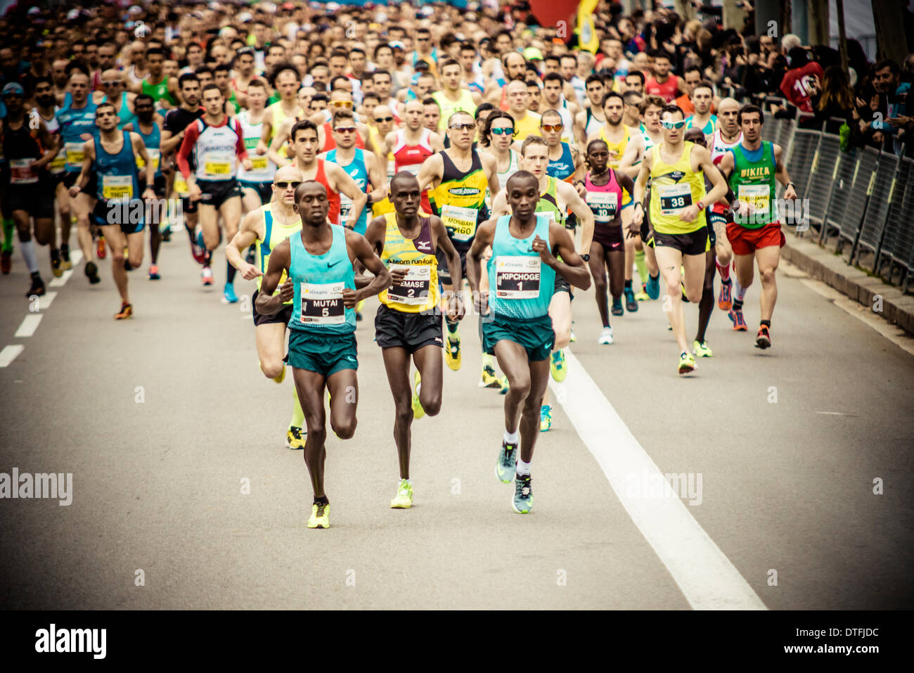 14 barcelona marathon runners hi-res stock photography and images - Alamy