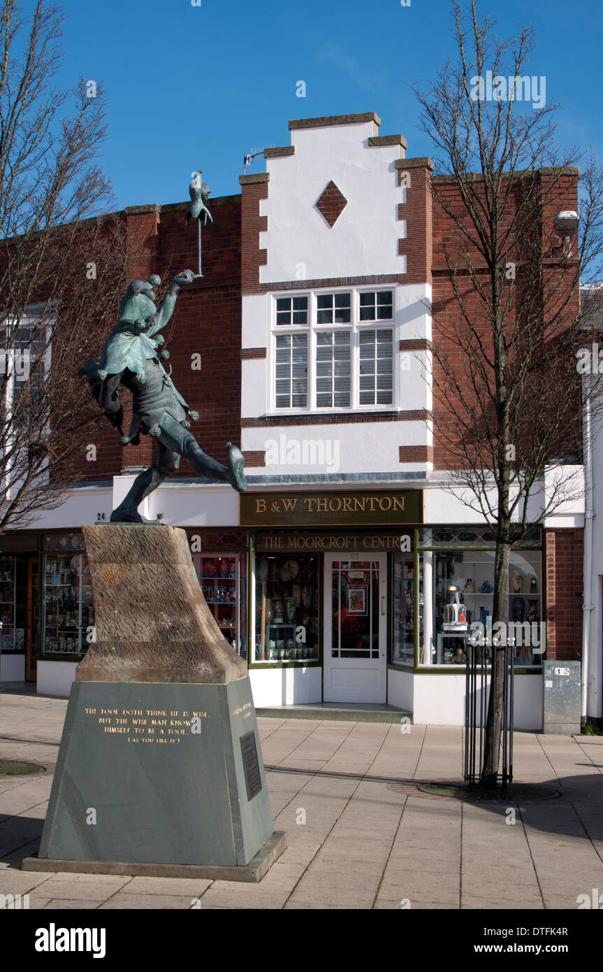 Jester statue and shop in Henley Street, Stratford-upon-Avon, UK Stock ...