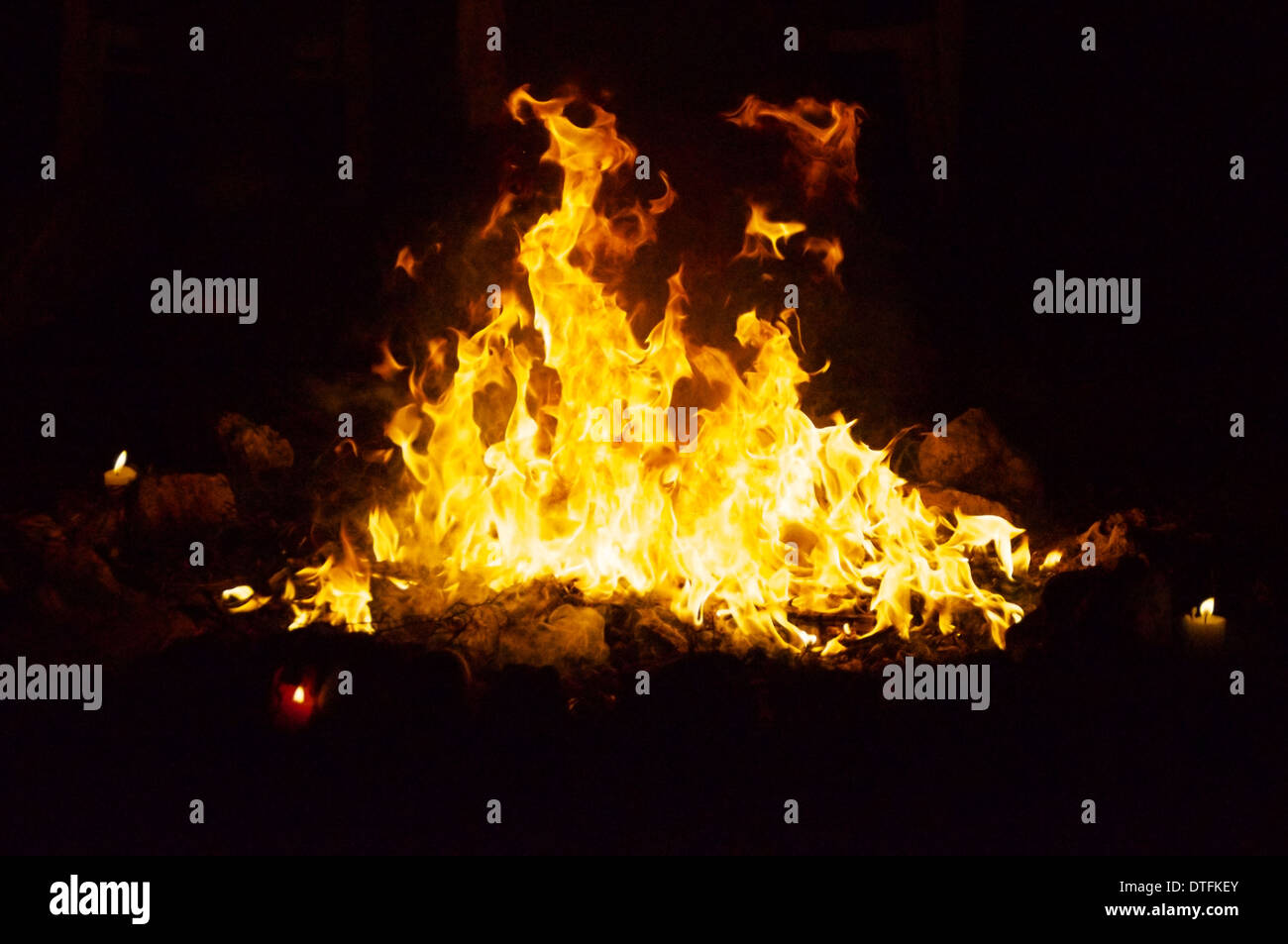 Mayan ceremonial fire hi-res stock photography and images - Alamy