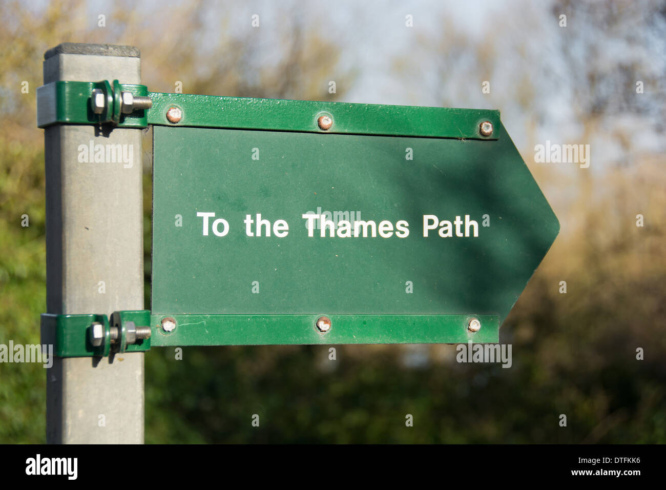 Thames Path sign. Oxfordshire, UK Stock Photo - Alamy