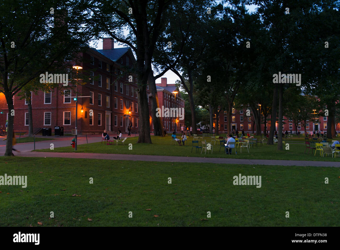 Harvard yard hi-res stock photography and images - Alamy
