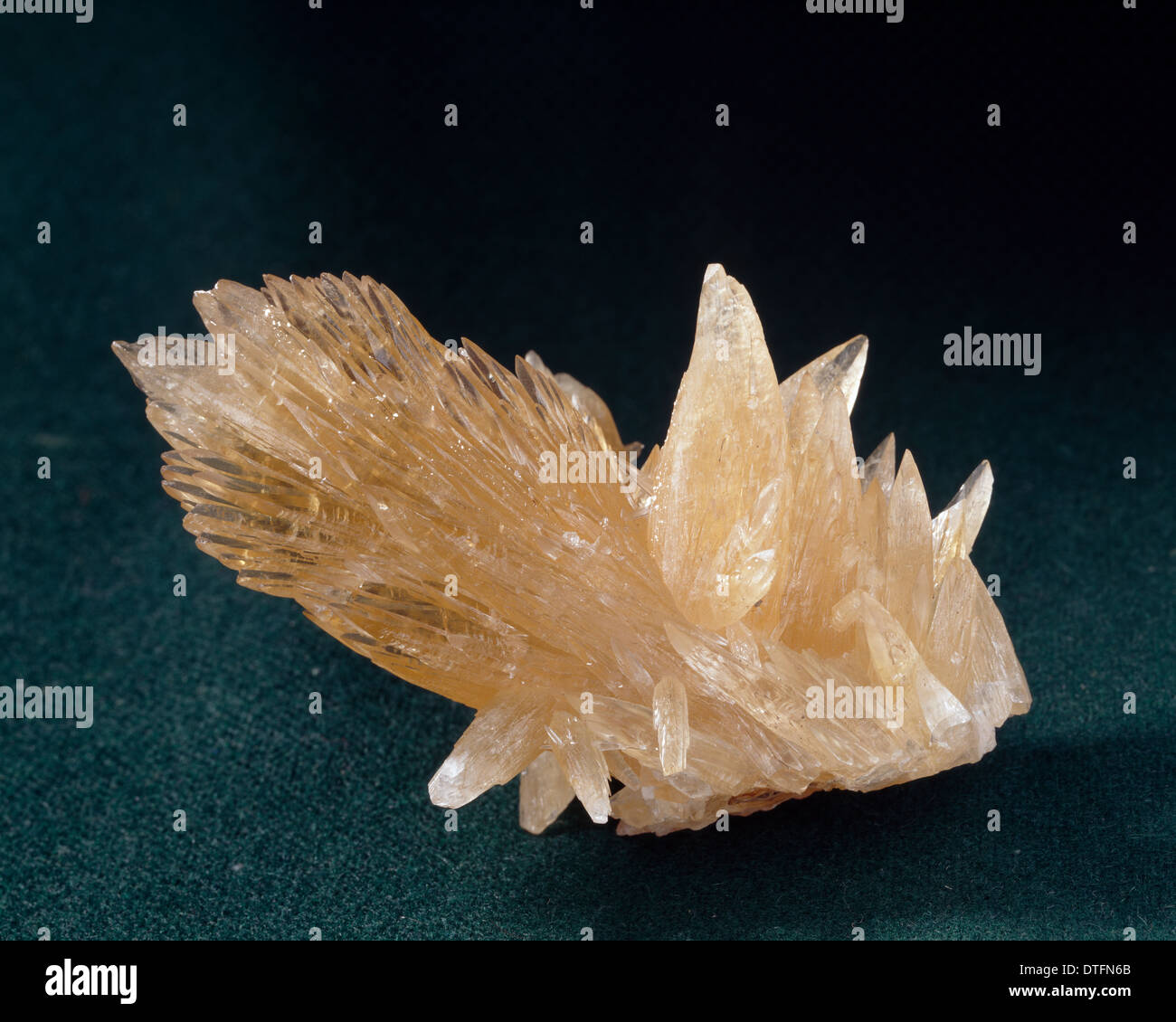 Scalenohedral crystal hi-res stock photography and images - Alamy