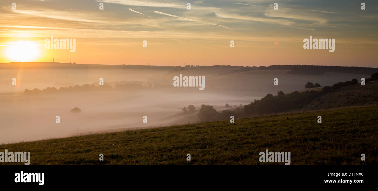 Sun rising over hill hi-res stock photography and images - Alamy