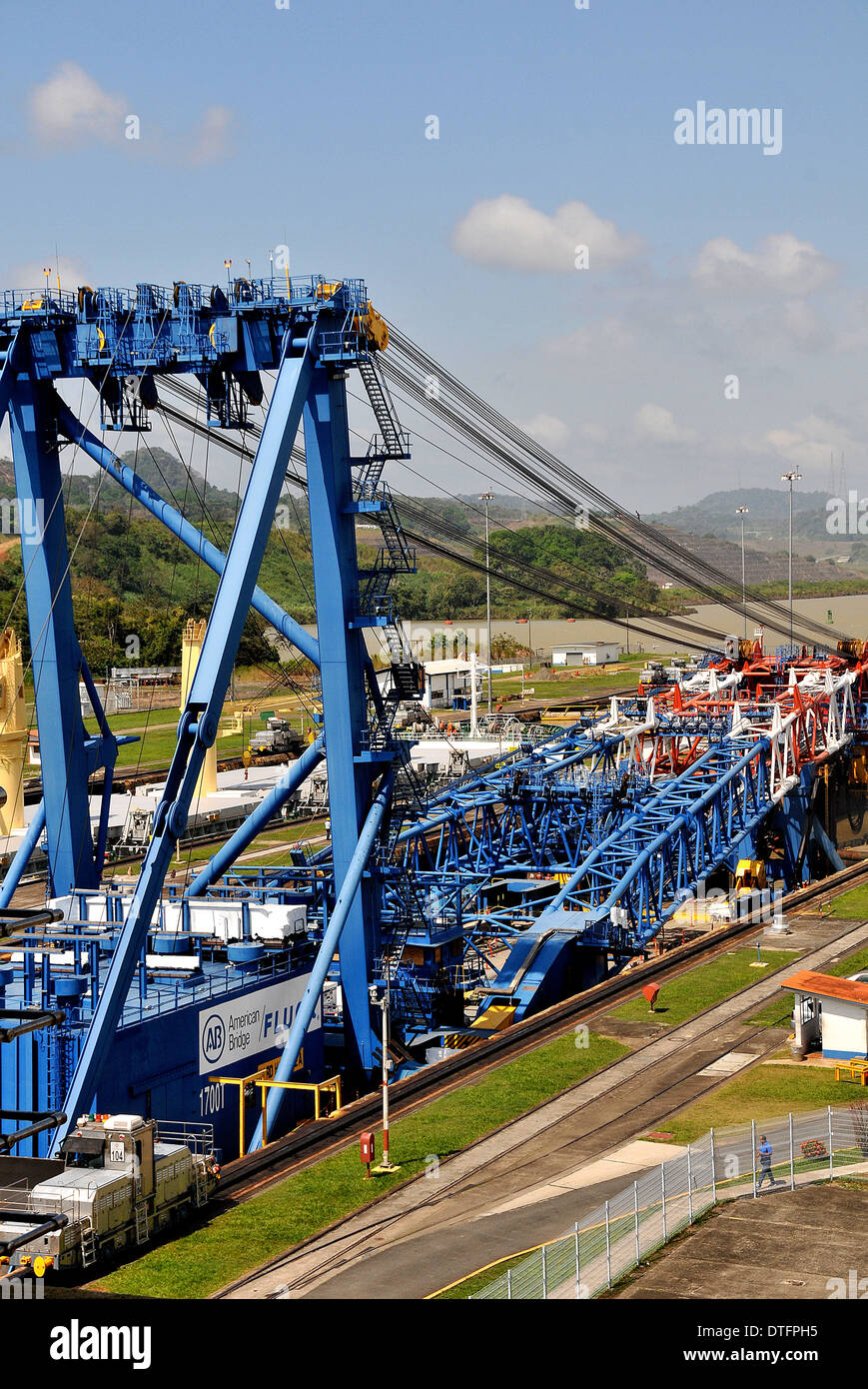 Left Coast Lifter the giant floating crane of "American Bridge Fluor ...