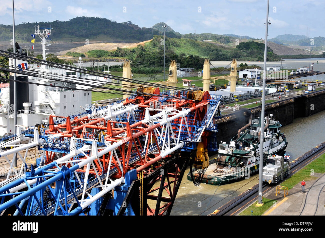 Left Coast Lifter the giant floating crane of "American Bridge Fluor ...