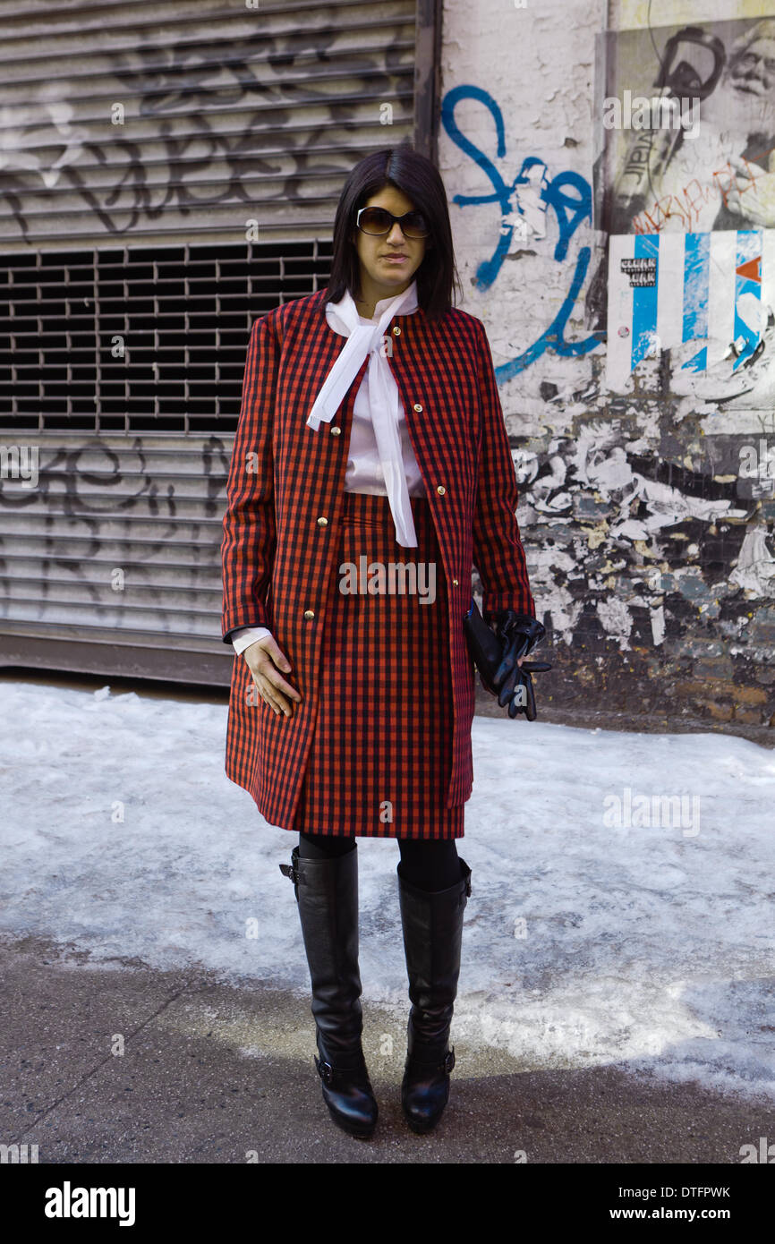 Tracey Lomrantz Lester posing on the street during New York Fashion ...
