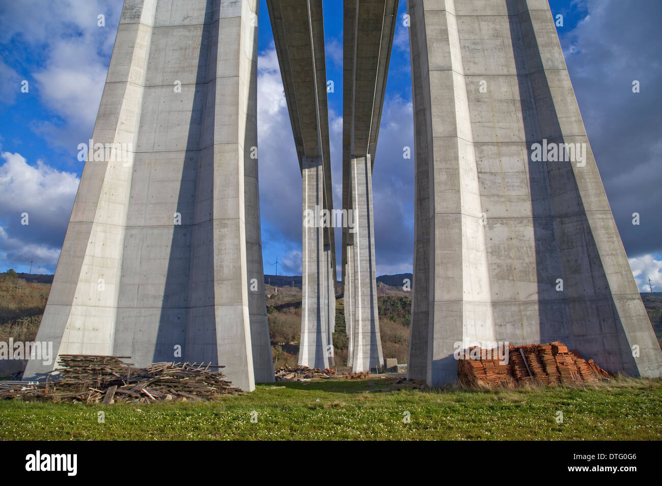 Motorway viaduct hi-res stock photography and images - Alamy