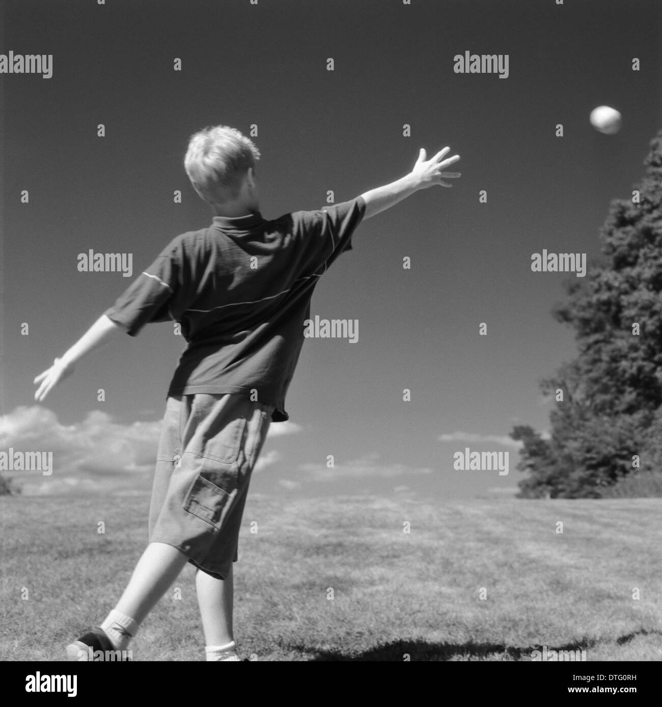 Boy throwing softball at Crane's Beach, Ipswich, MA. AKA Throwing the ...