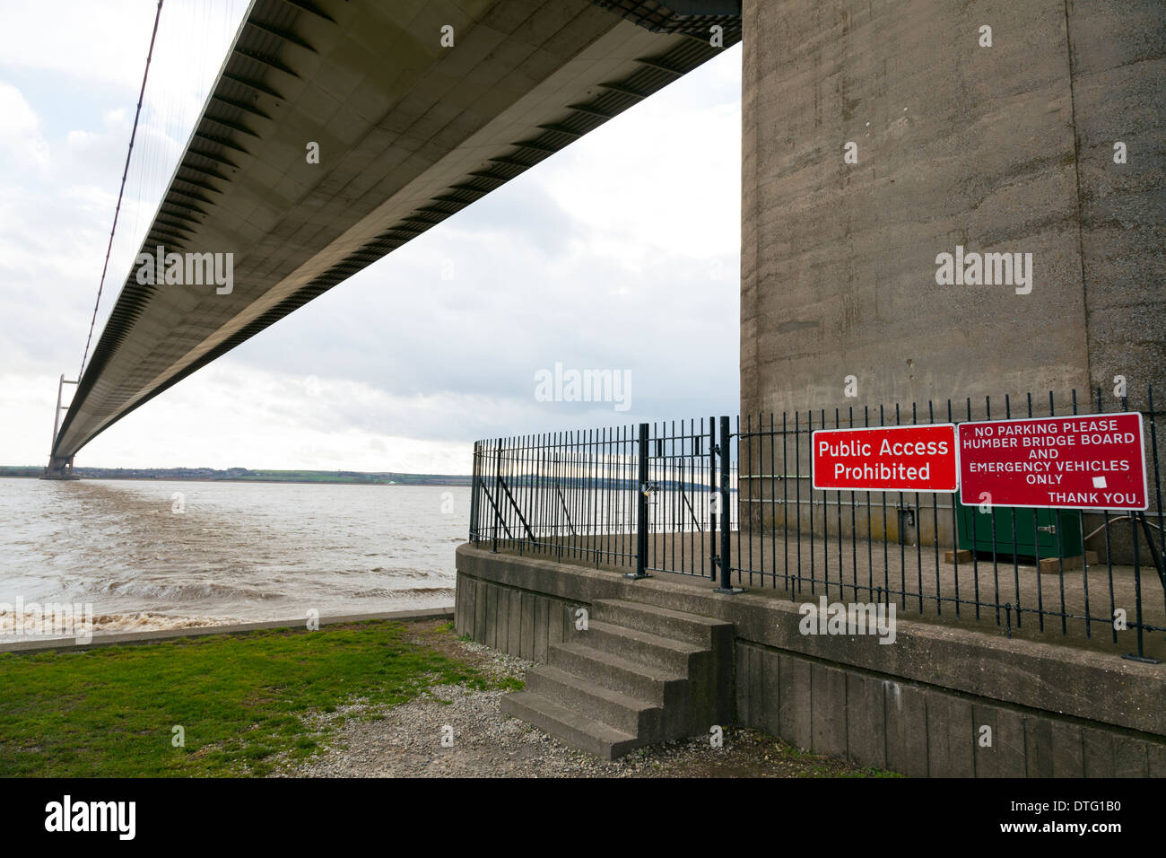 The Humber Bridge and river construction architecture span Kingston ...