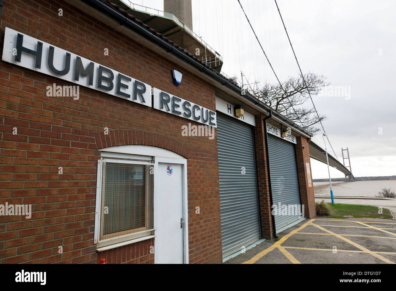 Uk gb humber rescue building coastguard under bridge hi-res stock ...