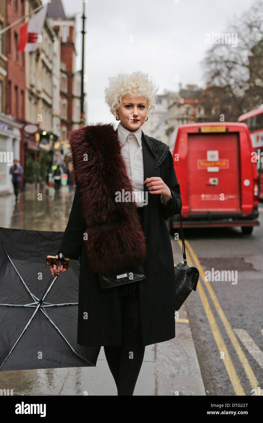 London, UK. 15th Feb 2014. Sarah Kinder arriving at Somerset House in ...