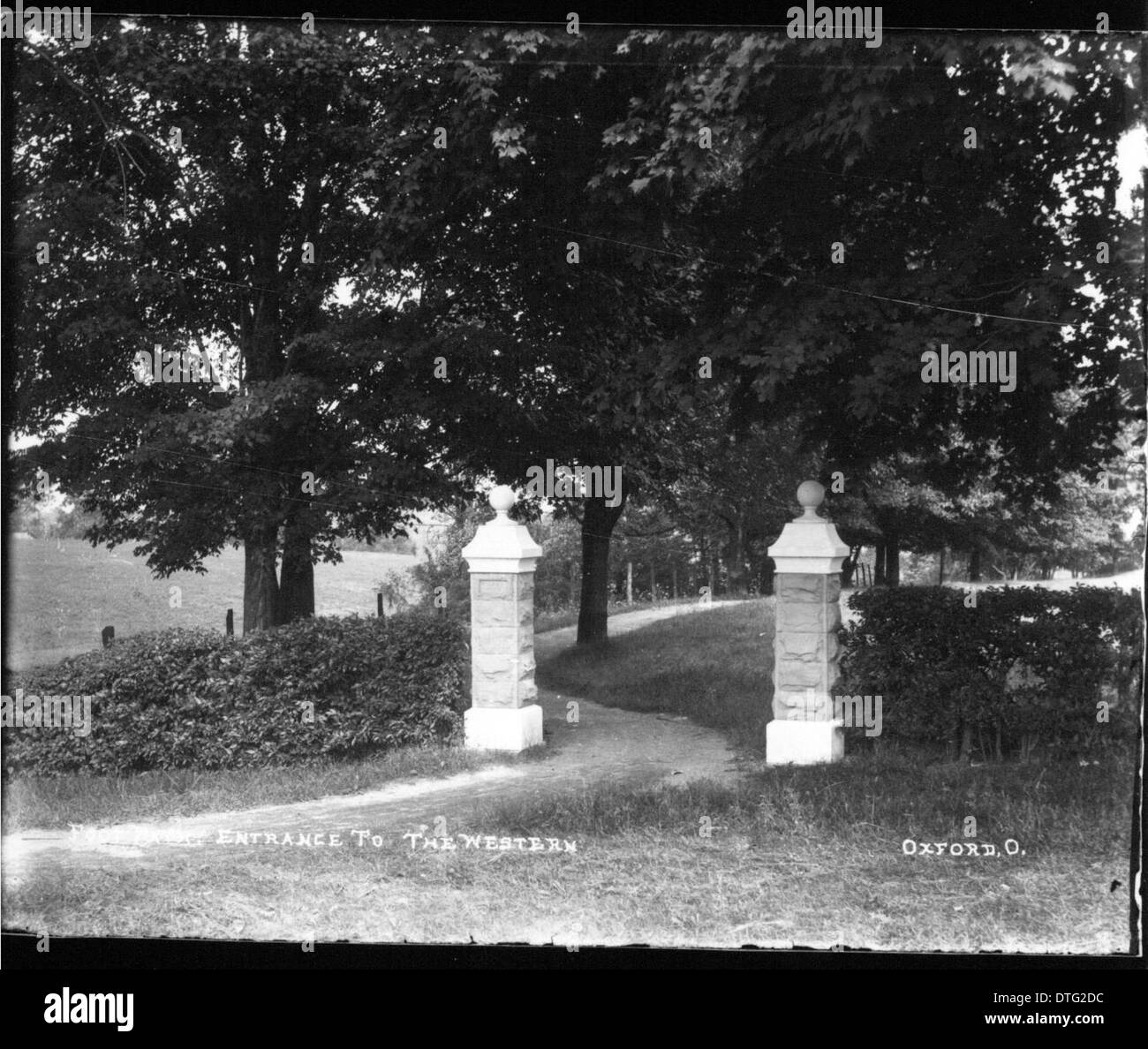Students entrance university in Black and White Stock Photos & Images ...