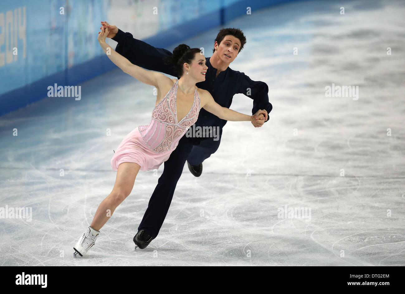 Ice dance couple hi-res stock photography and images - Alamy