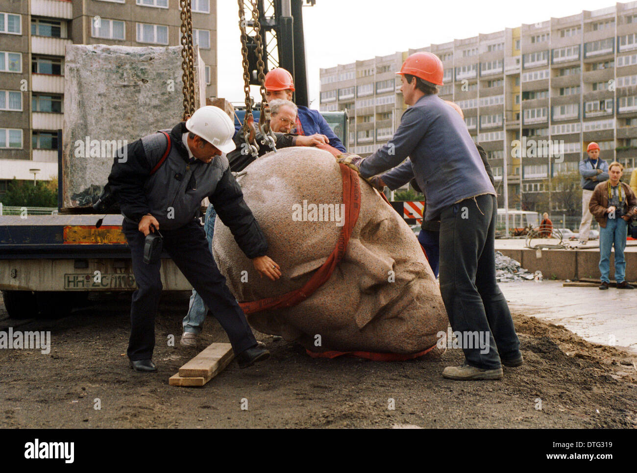 Statue of lenin east germany hi-res stock photography and images - Alamy