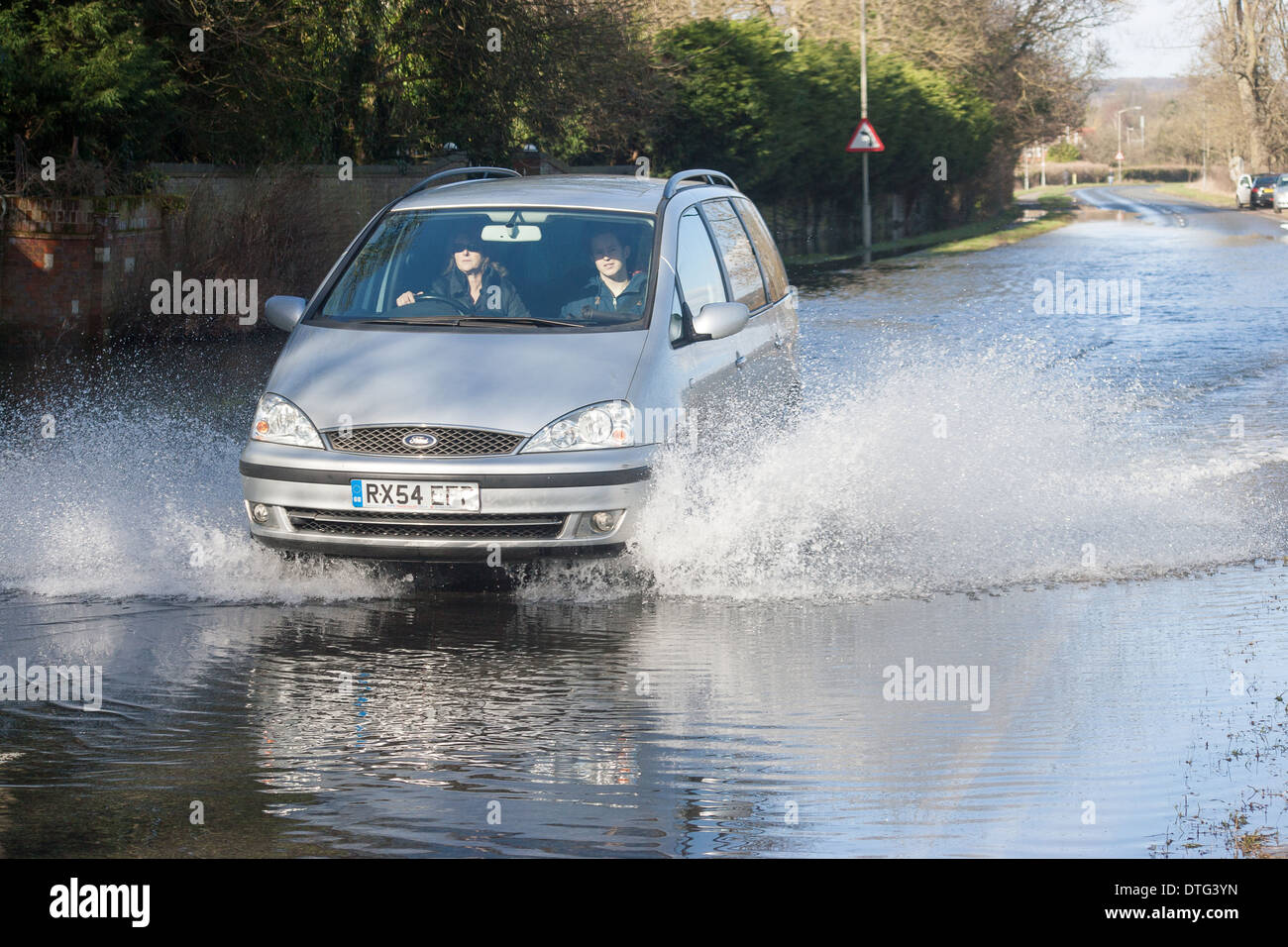 Cookham flooding hi-res stock photography and images - Alamy