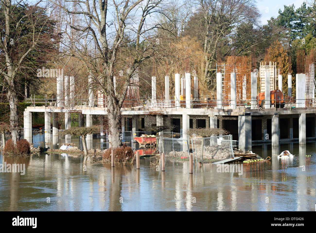 Winter flooding River Thames Stock Photo - Alamy