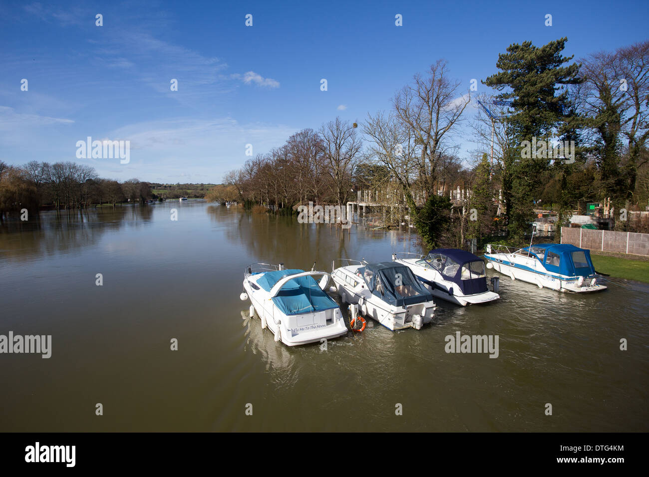 Winter flooding River Thames Stock Photo - Alamy