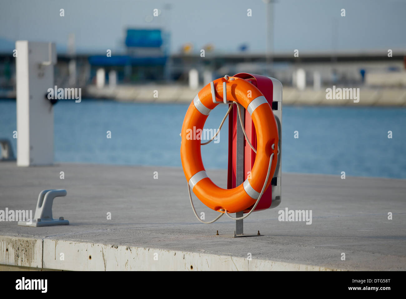 Lifebuoy shore hi-res stock photography and images - Alamy