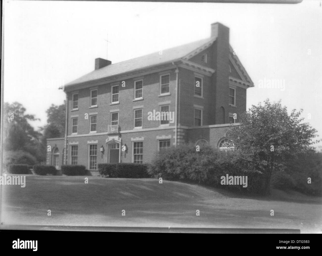 The photograph showcases the Delta Kappa Epsilon house, a fraternity ...