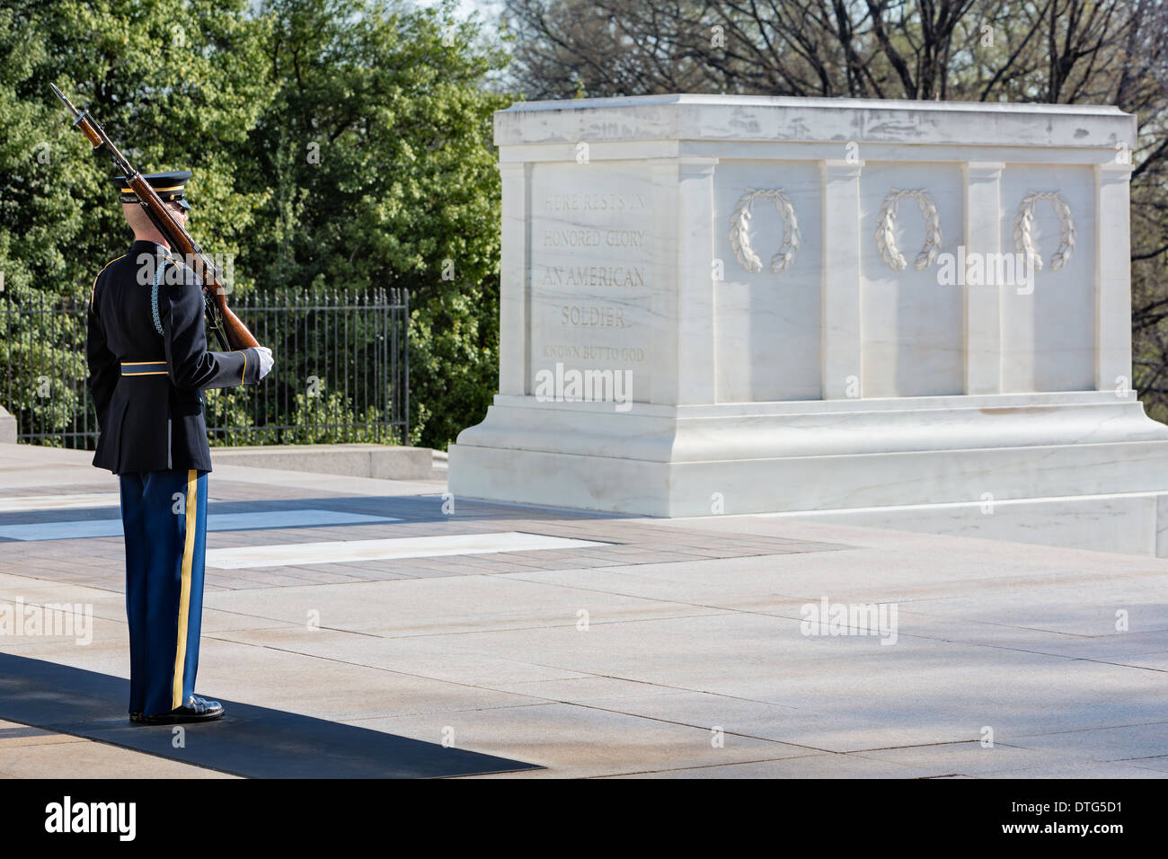 The grave of the unknown soldier tomb hi-res stock photography and ...