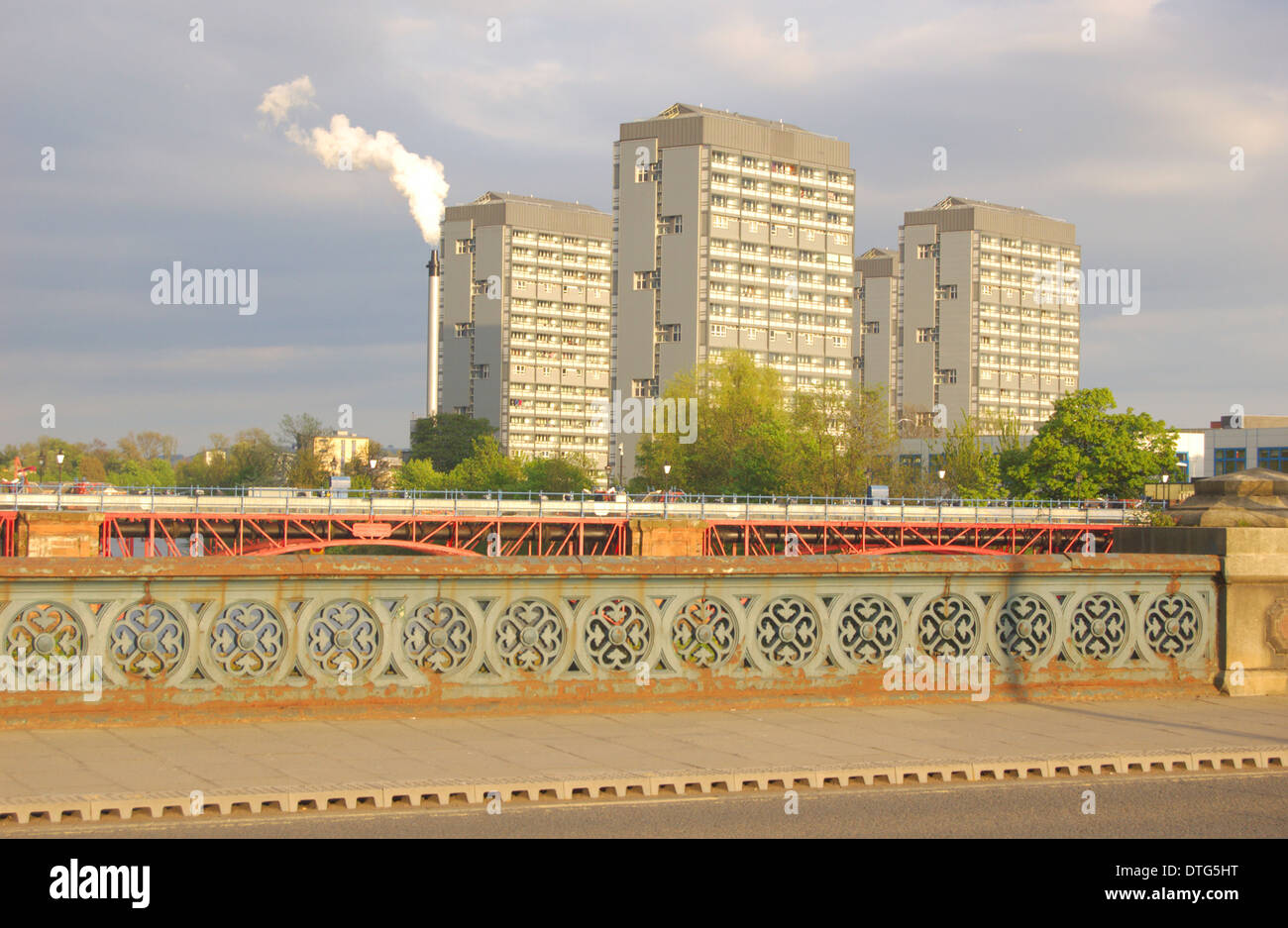 Albert Bridge and over the River Clyde and high rise flats in the ...