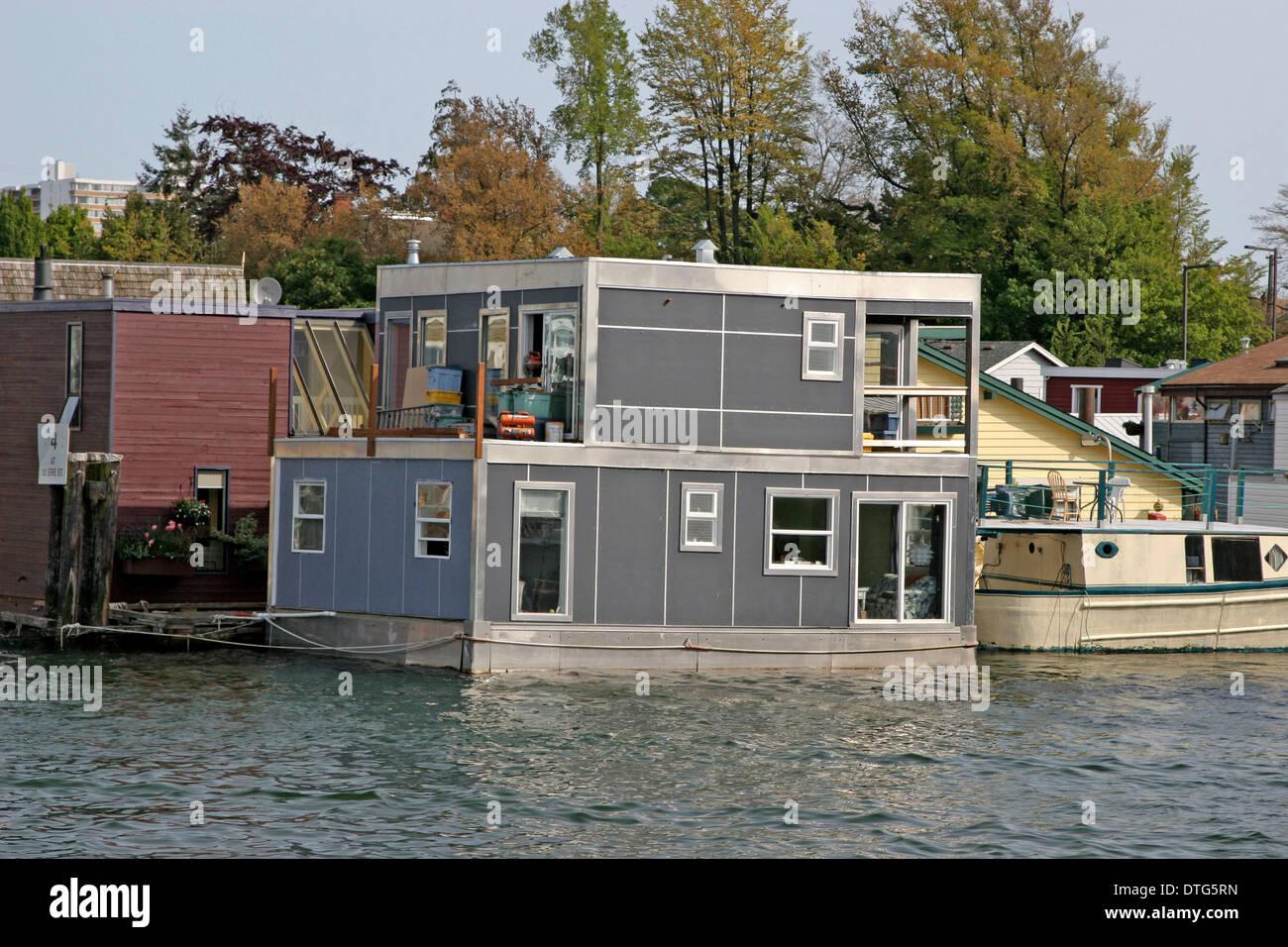 Floating Houseboats Fishermans Wharf Victoria Harbour , Vancouver ...