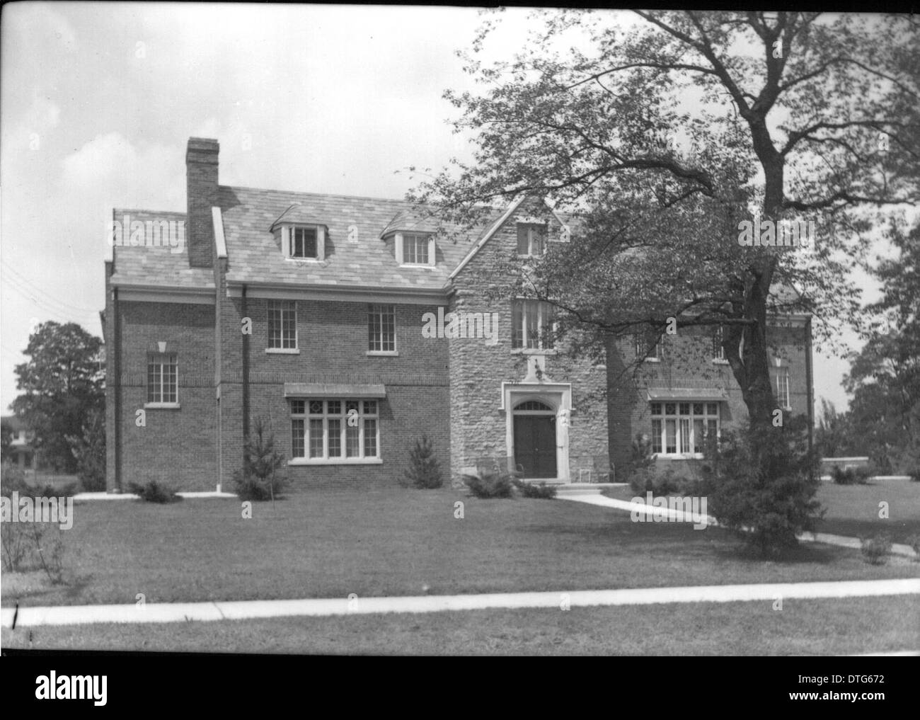 This historic image shows the Sigma Alpha Epsilon fraternity house at ...