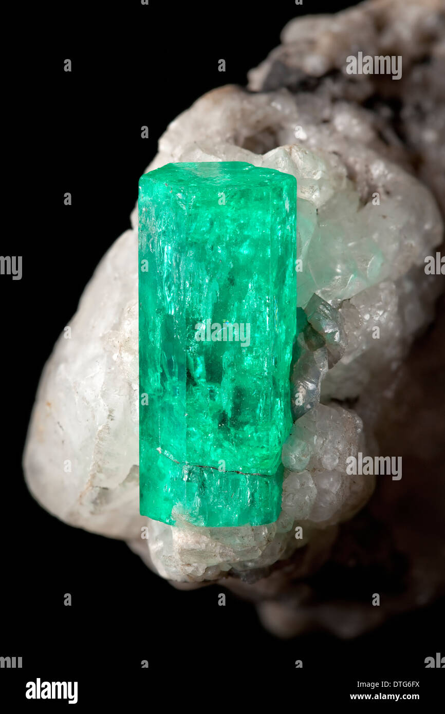 Emerald gem hi-res stock photography and images - Alamy