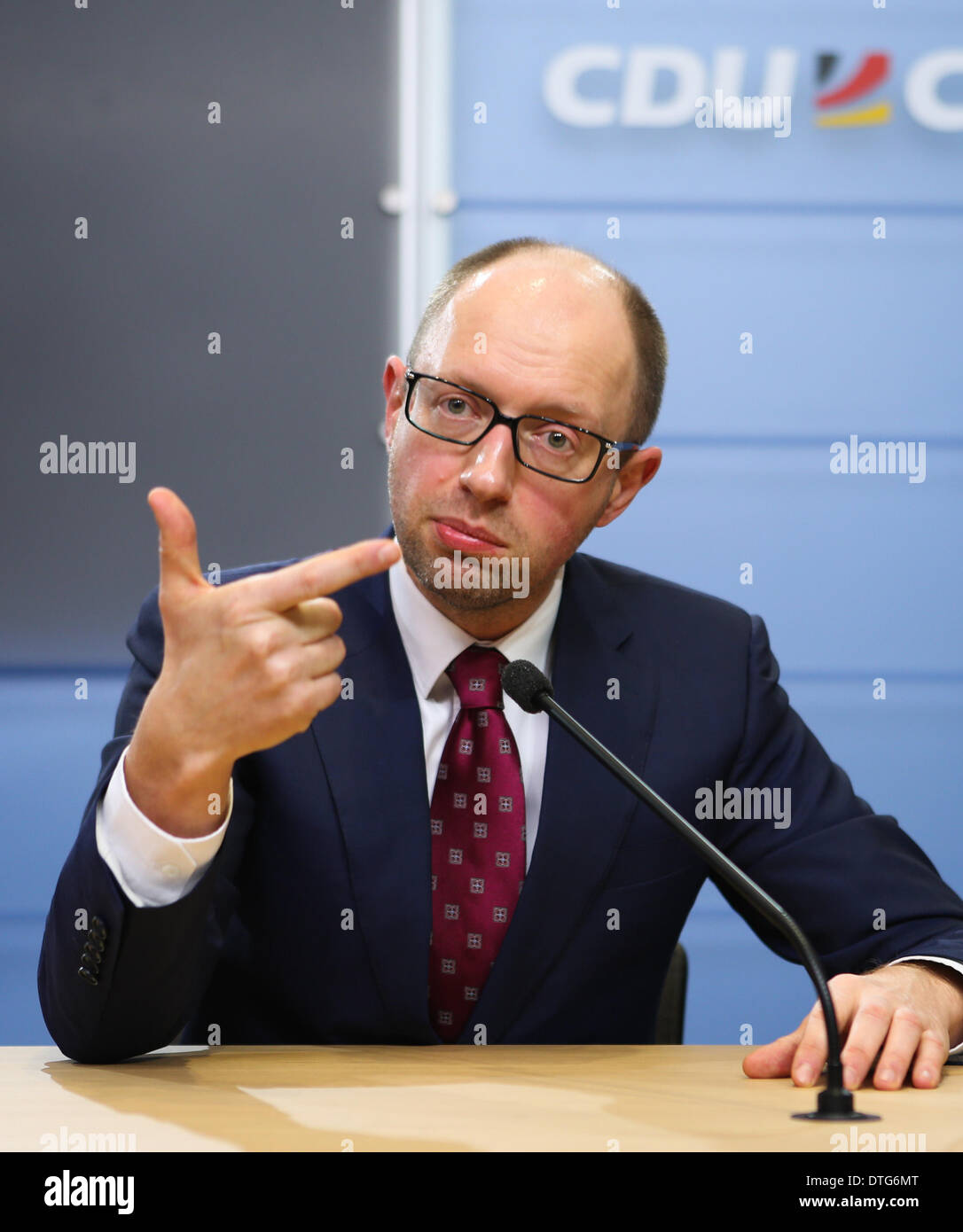 German opposition leader angela merkel hi-res stock photography and ...
