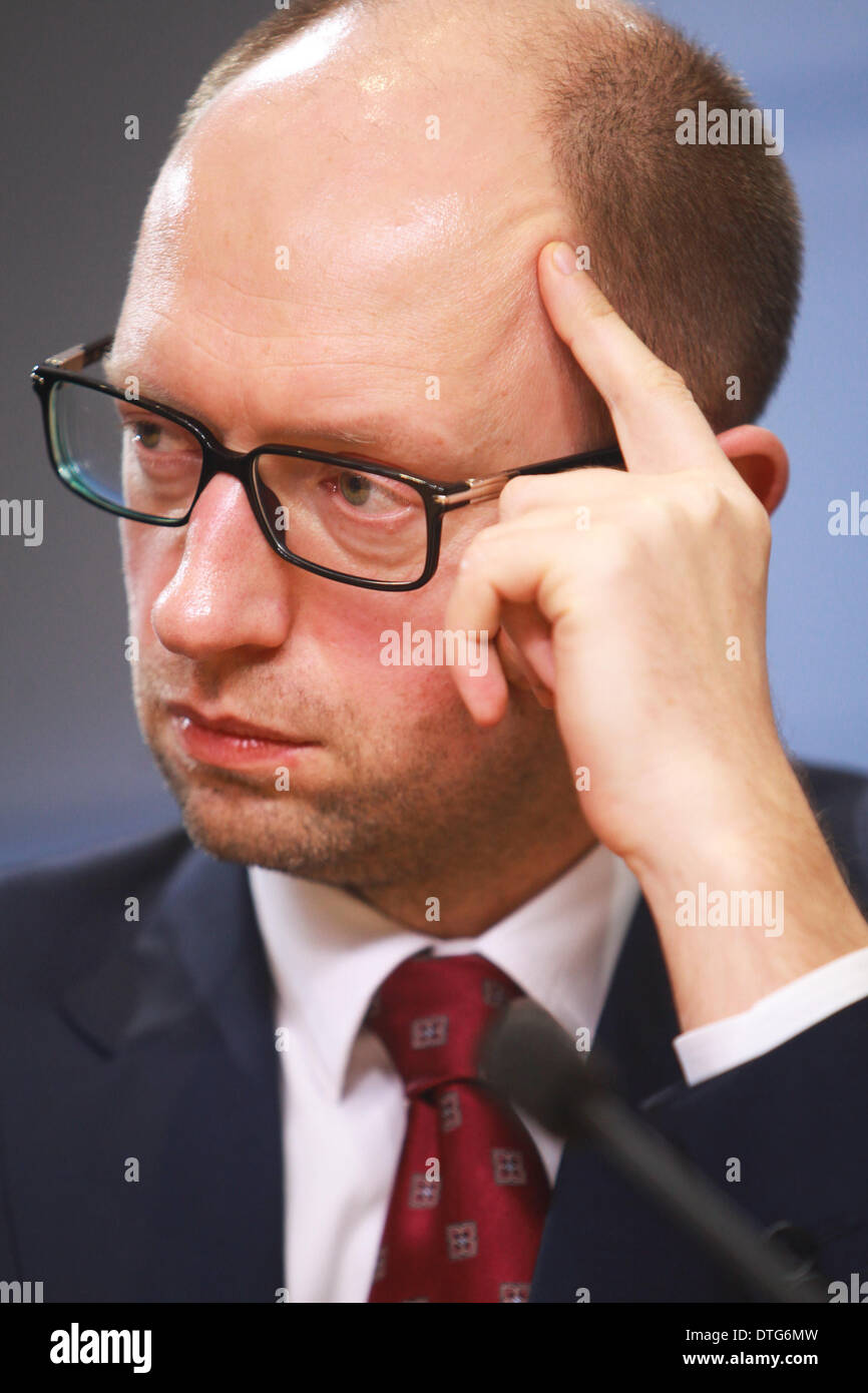 German opposition leader angela merkel hi-res stock photography and ...