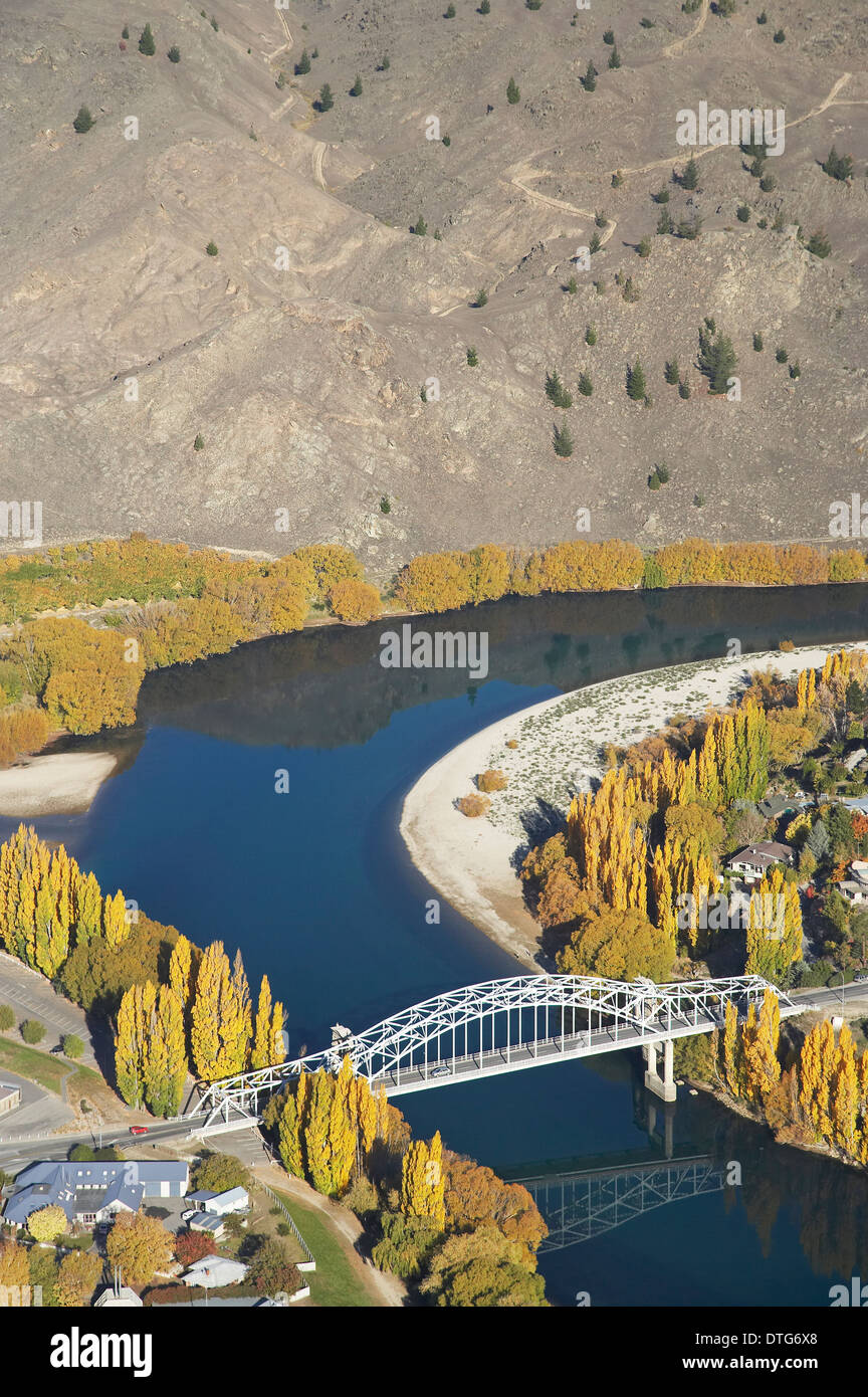 Bridge and Clutha River, Alexandra, Central Otago, South Island, New ...