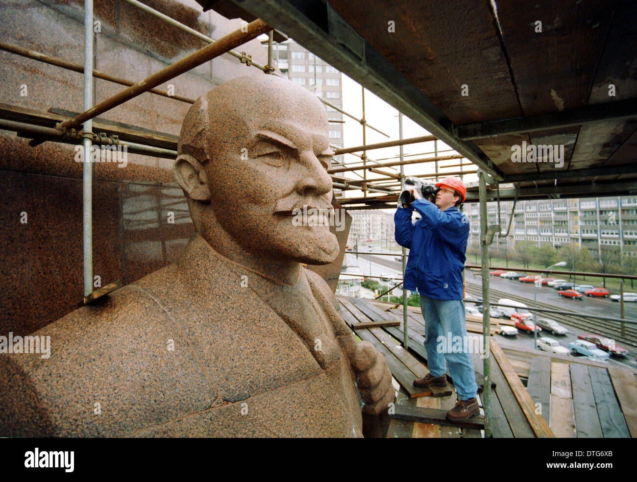 Lenin statue berlin head hi-res stock photography and images - Alamy