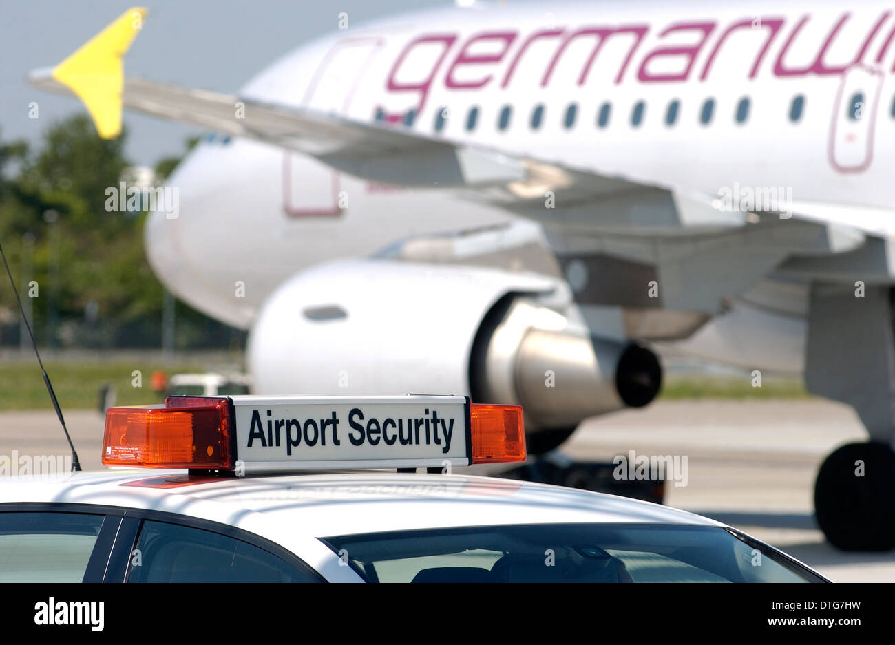 Airport security vehicle hi-res stock photography and images - Alamy