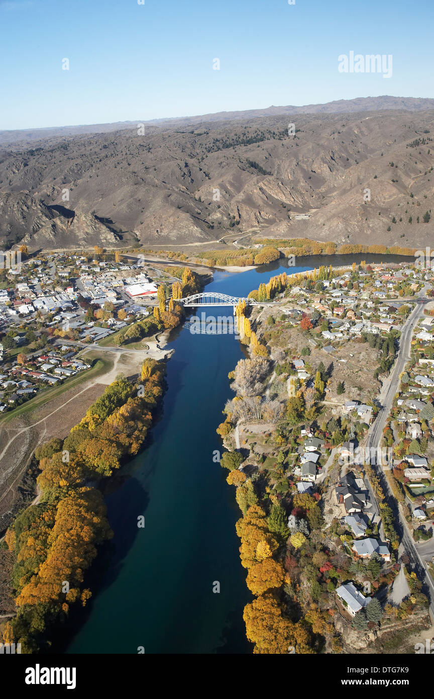 Bridge and Clutha River, Alexandra, Central Otago, South Island, New ...