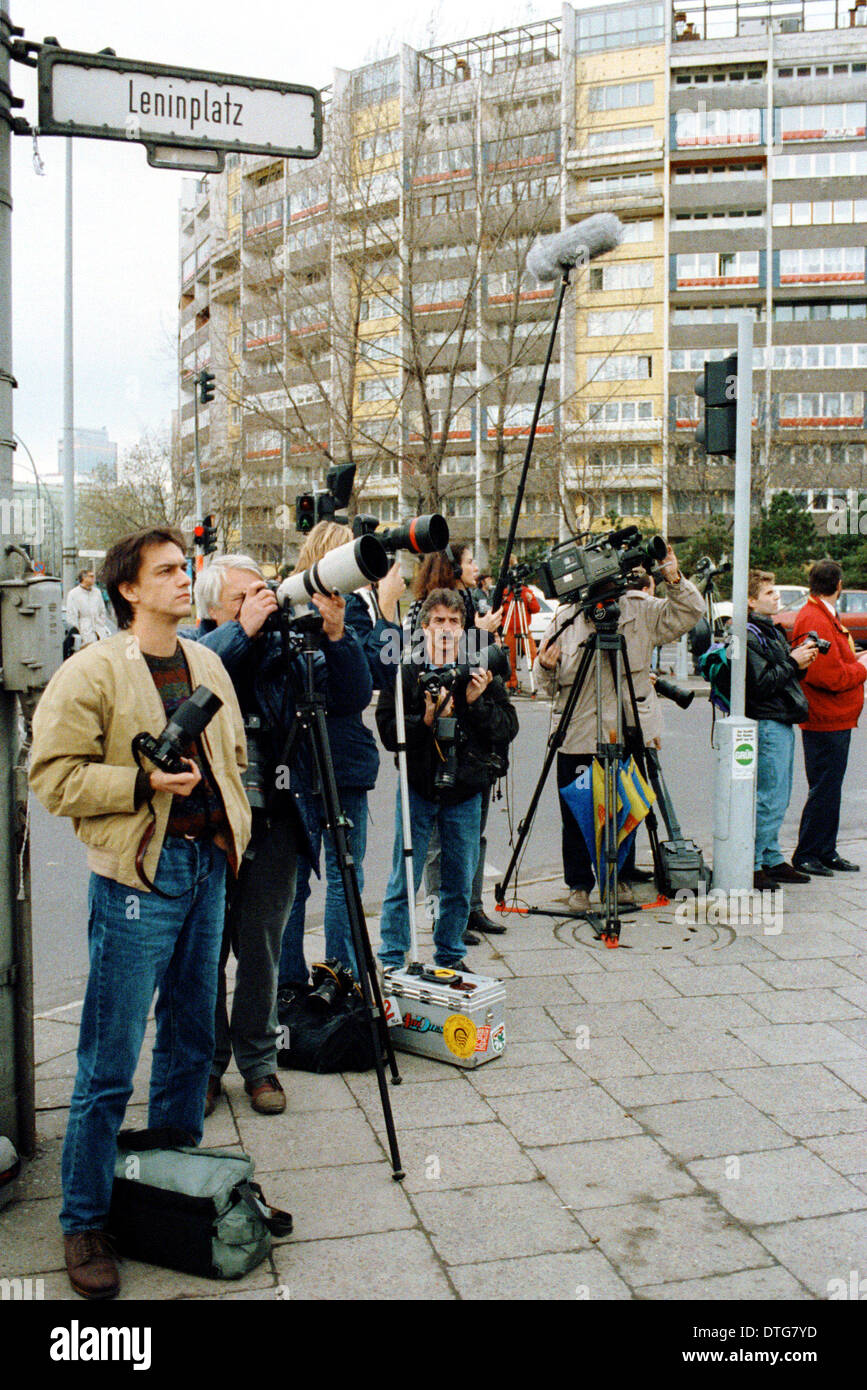 Statue of lenin east germany hi-res stock photography and images - Alamy