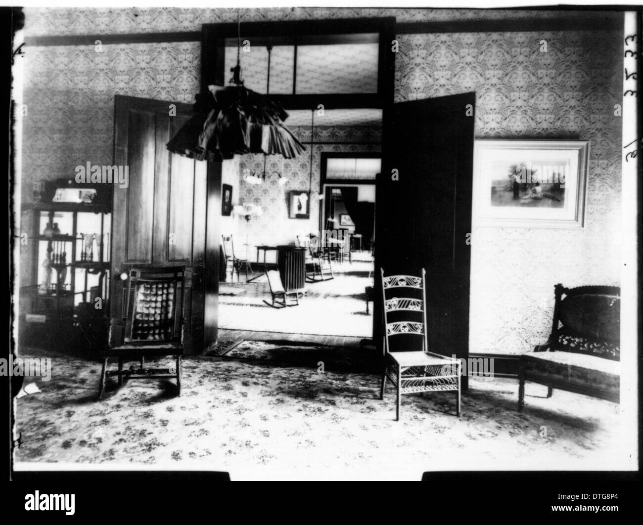 Old parlor room hi-res stock photography and images - Alamy