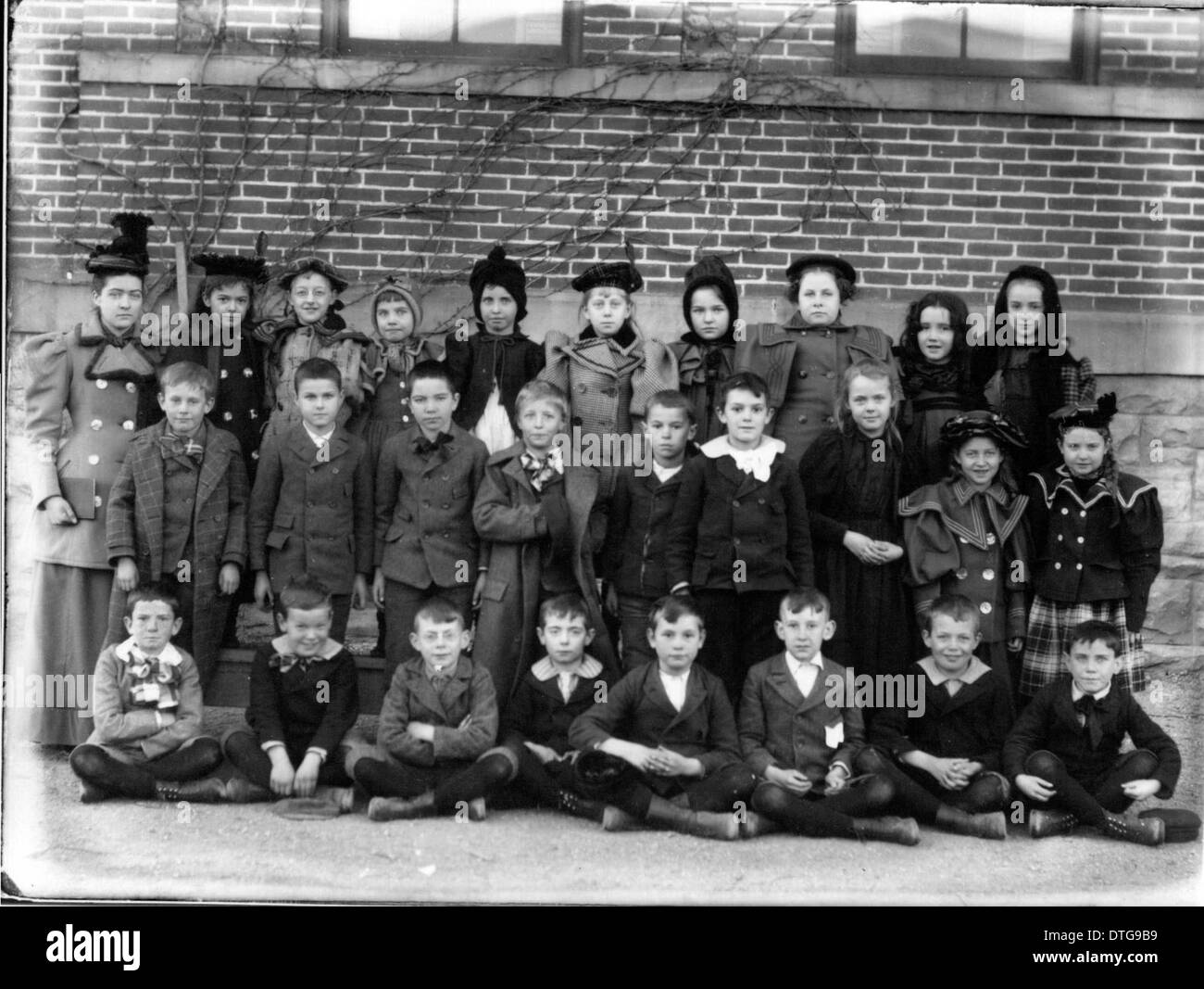 Vintage oxford university students hi-res stock photography and images ...