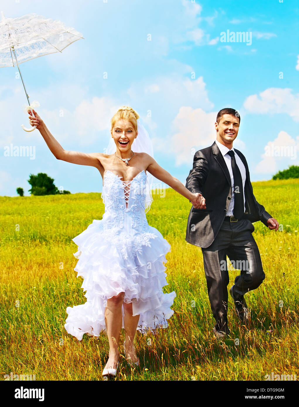 Couple wedding running outdoor Stock Photo - Alamy