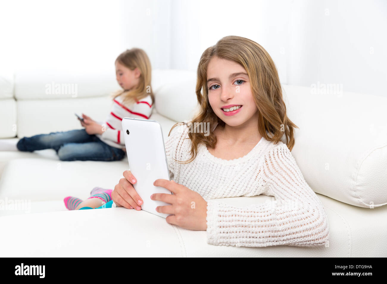 Children playing computer hi-res stock photography and images - Alamy