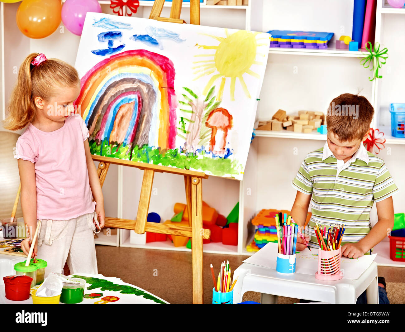 Child painting at easel in school. Education Stock Photo - Alamy