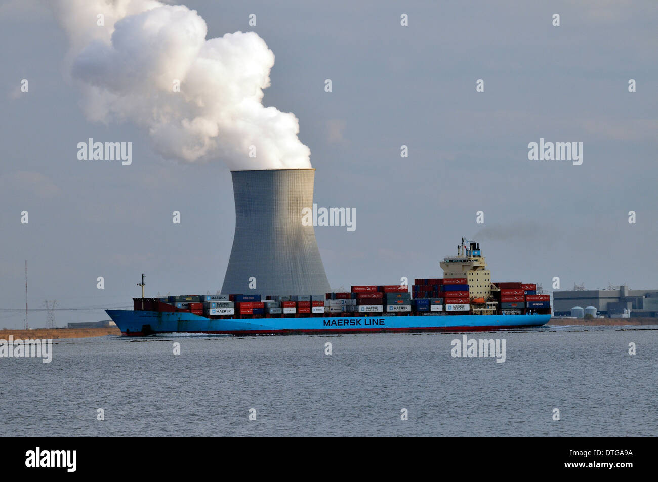 Freighter traveling north up the Delaware Bay passes by the Salem ...