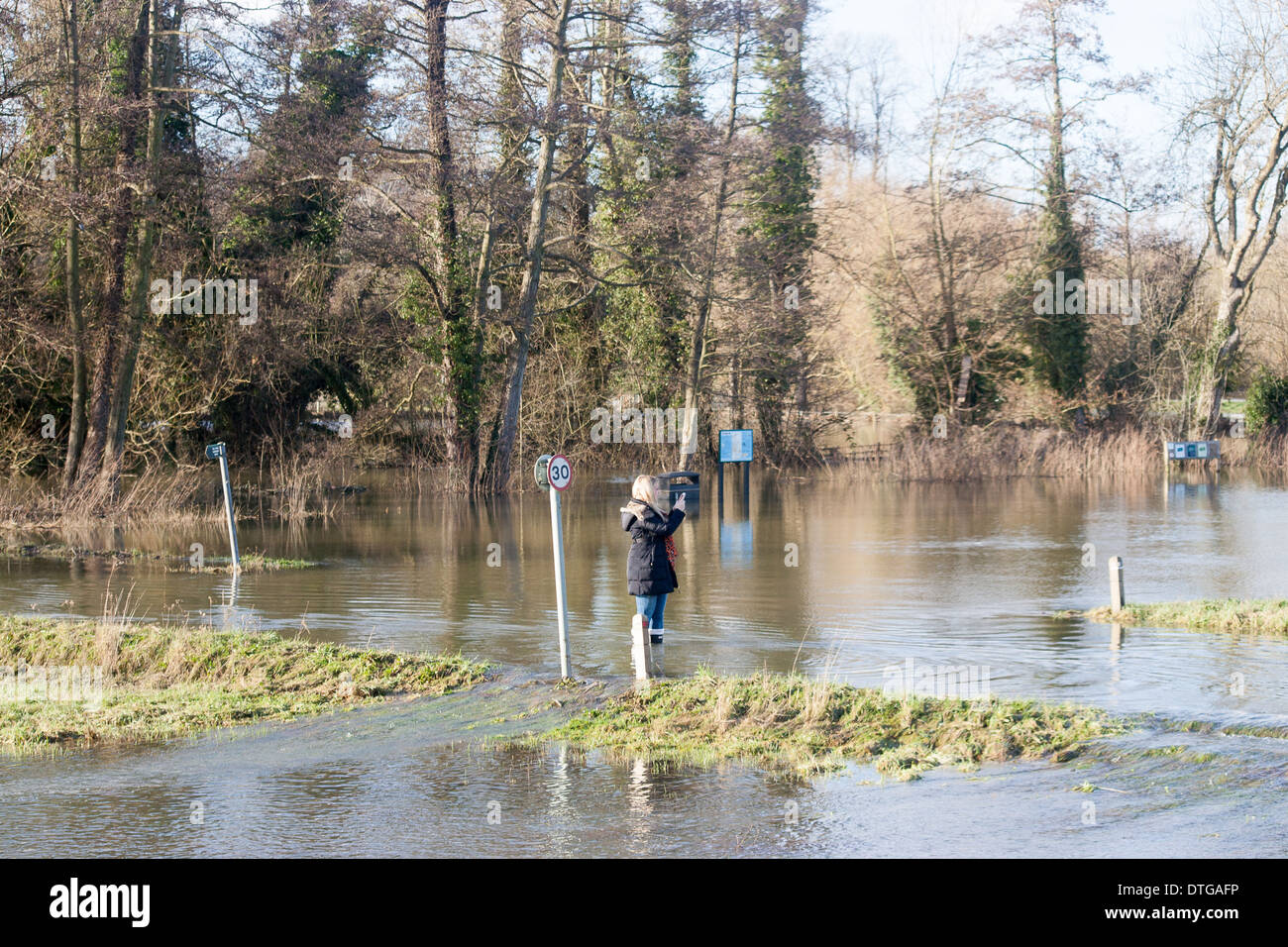 Winter flooding River Thames Stock Photo - Alamy