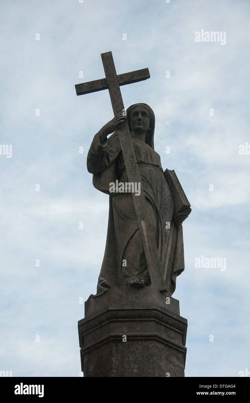 Statue holding cross hi-res stock photography and images - Alamy