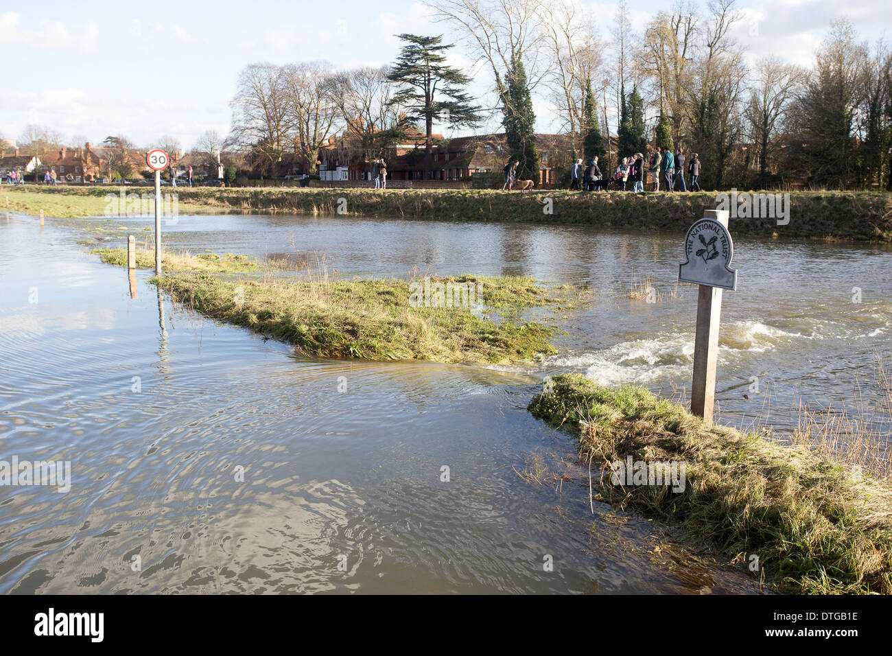Winter flooding River Thames Stock Photo - Alamy