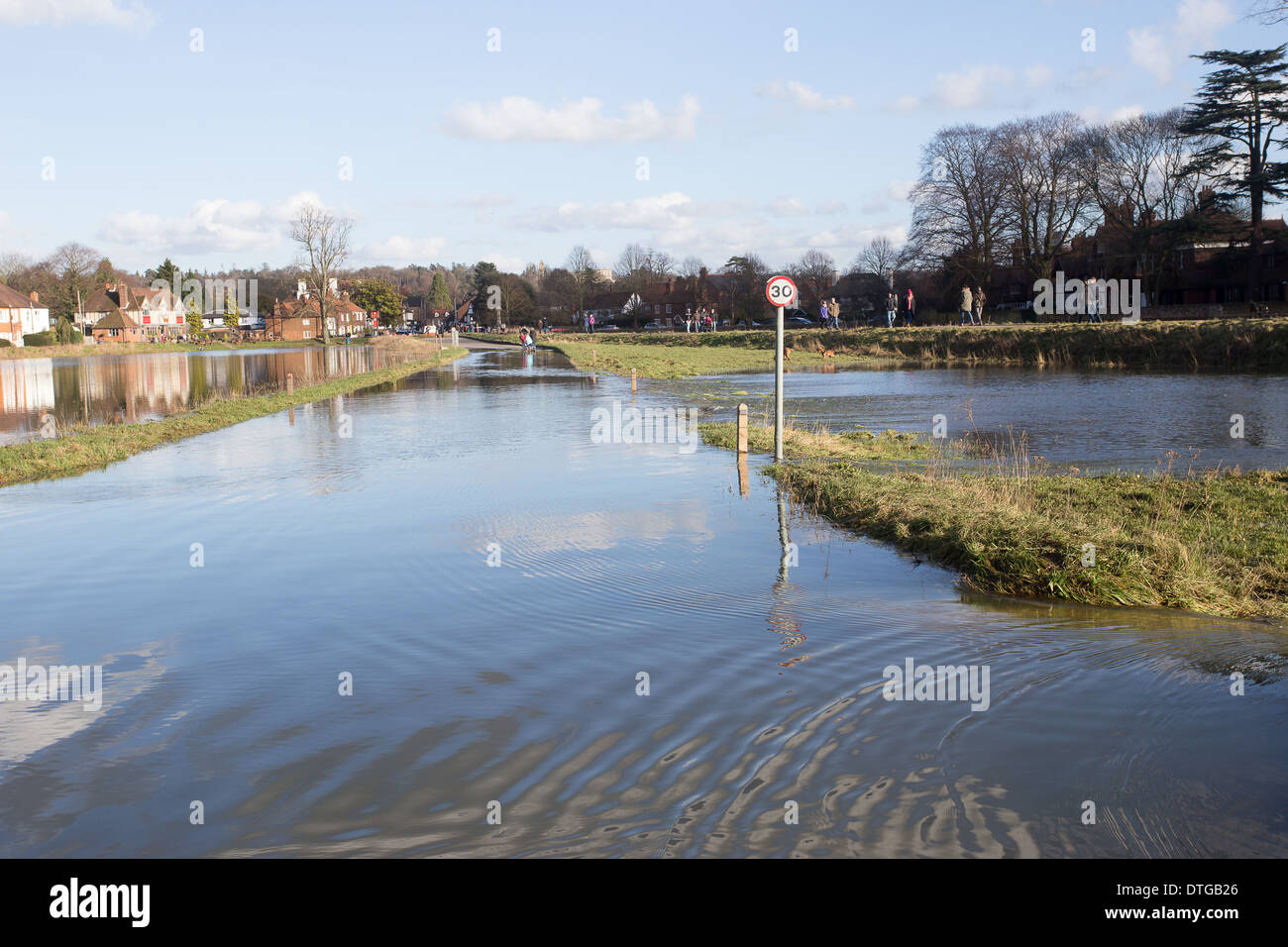 Winter flooding River Thames Stock Photo - Alamy