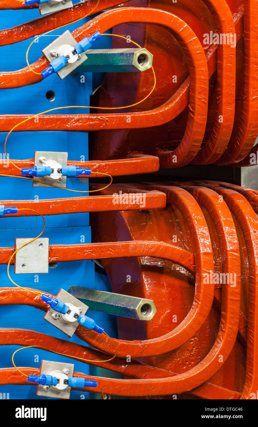 Thermal switches on hollow conductors of a particle accelerator bending ...