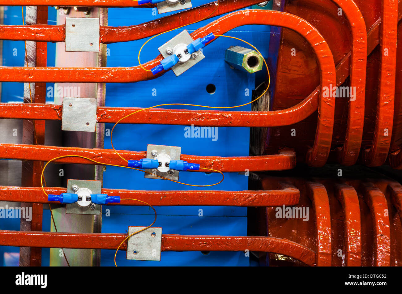 Thermal switches on hollow conductors of a particle accelerator bending ...