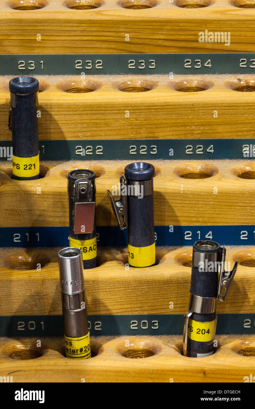 Five pencil style radiation dosimeters in a rack Stock Photo - Alamy